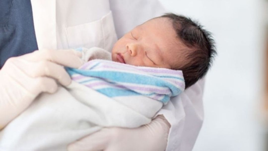 Bisa Bahaya, Dokter Anak Ingatkan Jangan Mandikan Bayi dengan Berat ...