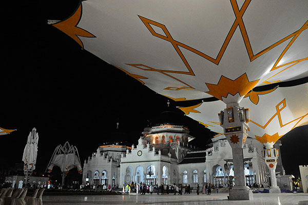[FOTO] Payung Raksasa di Masjid Raya Baiturrahman