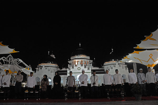 [FOTO] Payung Raksasa di Masjid Raya Baiturrahman