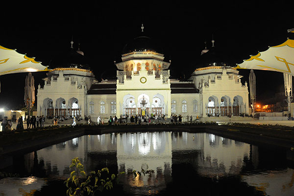 [FOTO] Payung Raksasa di Masjid Raya Baiturrahman